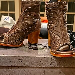 Freebird by Steven | Shoes | Nib Freebird By Steven Bela Stone Multi Heeled Sandals Natural ...